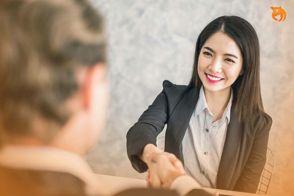 Tips Interview Kerja Agar Lolos dari Jebakan Pertanyaan HRD - Qoala Indonesia