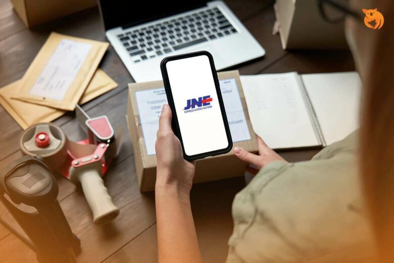 Asuransi JNE: Biaya & Syarat Pengiriman Paket JNE - Qoala Indonesia