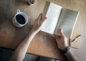 Cara Menjadi Penulis: Freelance Writer, Novel, hingga Film - Qoala ...