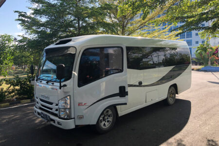 15 Mobil Travel Terbaik, yang Murah Hingga Mewah - Qoala Indonesia