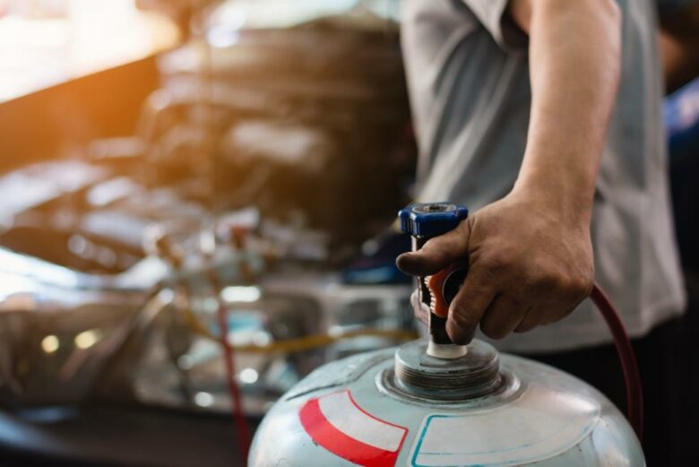 Cara Mengisi Freon AC Mobil yang Benar, Coba Deh! - Qoala Indonesia