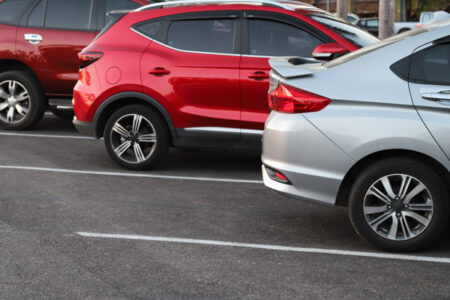 Tak Perlu Bingung, Begini Cara Parkir Mobil yang Benar - Qoala Indonesia