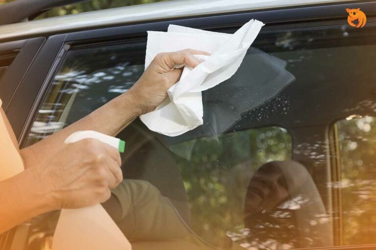 Mudah, Ini Dia 3 Cara Membersihkan Kaca Mobil yang Buram!