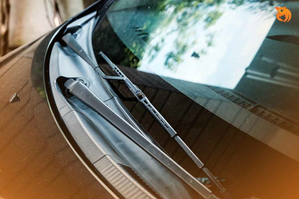 Defogger Kaca Depan: Fungsi, Cara Kerja, dan Tips Merawatnya